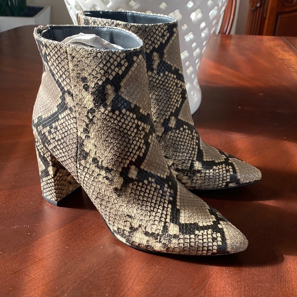 Chelsea & Violet | Shoes | Chelsea Y Violet Booties New Not Box Size 85 ...